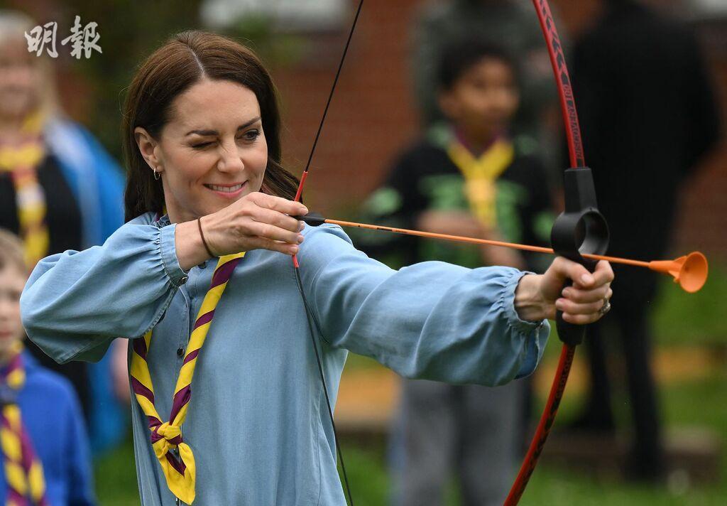 威廉凱特一家五口當義工 喬治路易試駕挖土機 夏洛特射箭展英姿【多圖】 | LIHKG 討論區