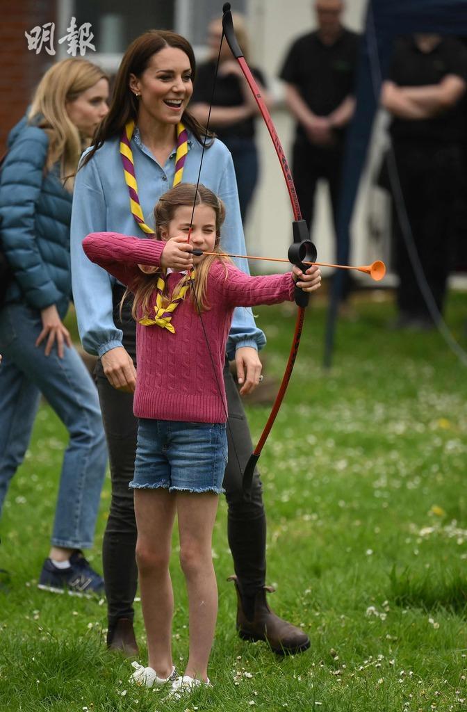 威廉凱特一家五口當義工 喬治路易試駕挖土機 夏洛特射箭展英姿【多圖】 | LIHKG 討論區