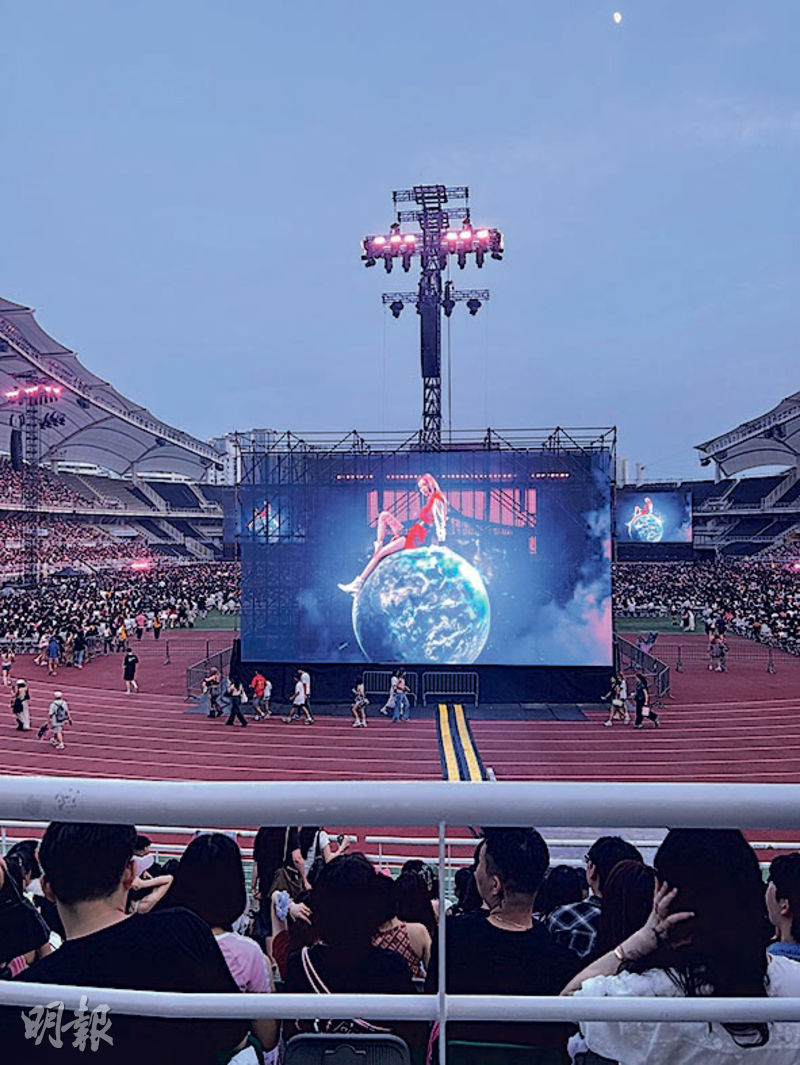 Blackpink世巡揭幕 李敏鎬撐Jisoo 場館中央豎巨型屏幕 歌迷投訴視線受阻 - 20250707 - SHOWBIZ - 明報 Our Lifestyle