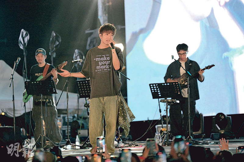 洪嘉豪沙灘騷吸男歌迷 周興哲預告9月紅館開騷 - 20250707 - SHOWBIZ - 明報 Our Lifestyle