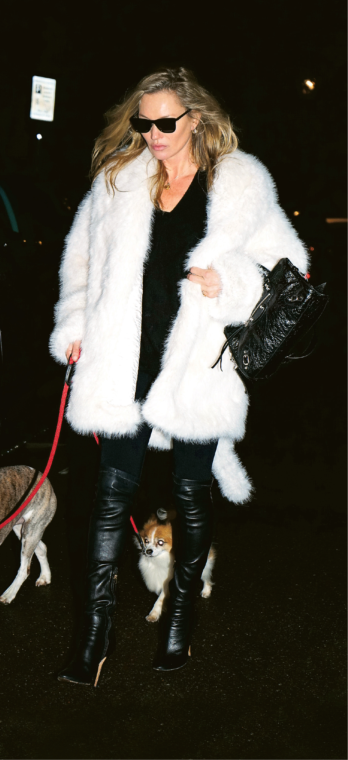 star chic：明星街拍造型 時尚迷跟風 Kate Moss一手熱捧It bag - 20240425 - 副刊 - 每日明報 - 明報新聞網